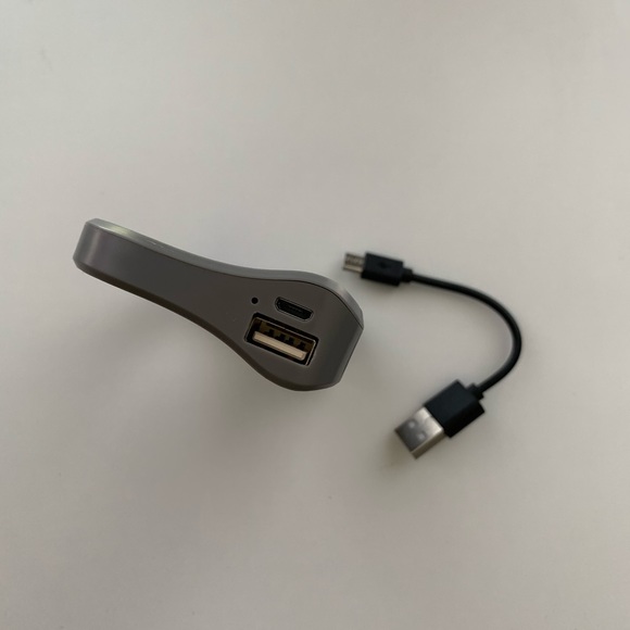 Vivitar | Other | Carabiner Clip On Charging Power Bank New | Poshmark